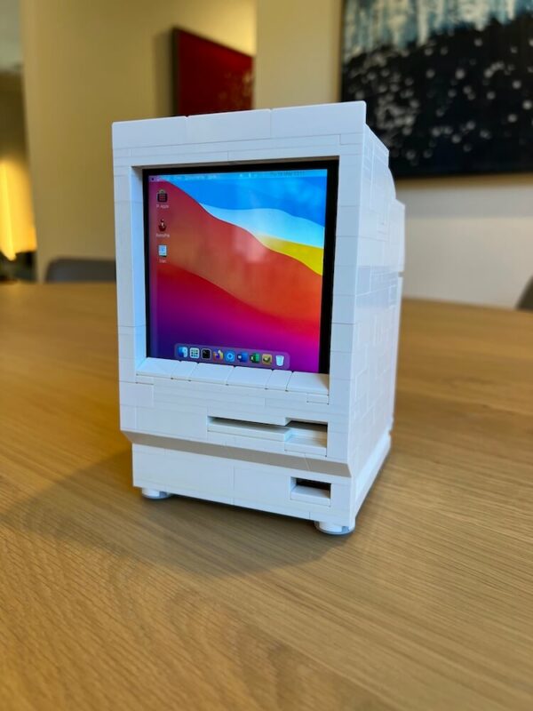 Act 2 Art | LEGO Mini Mac: A Raspberry Pi-Powered 1984 Macintosh Replica